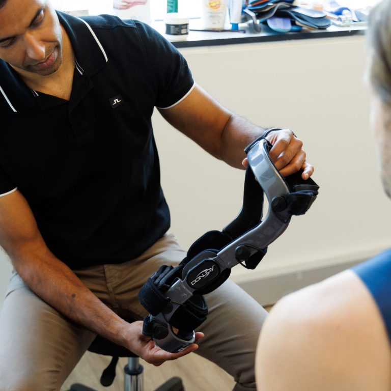 Your Guide to Choosing the Right ACL Knee Brace After Surgery